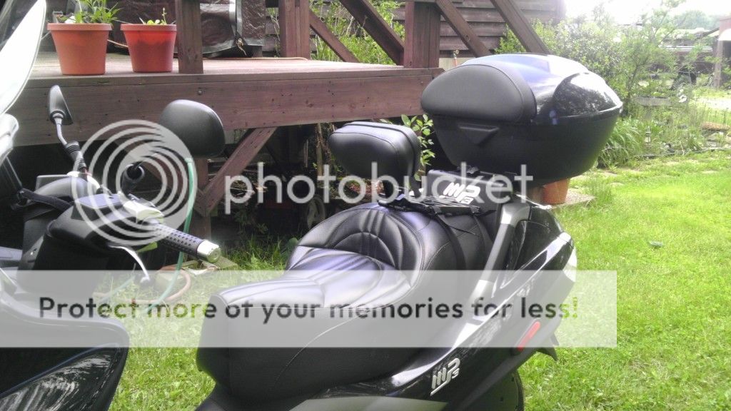 Modern Vespa : RevRider Ease-Back Backrest